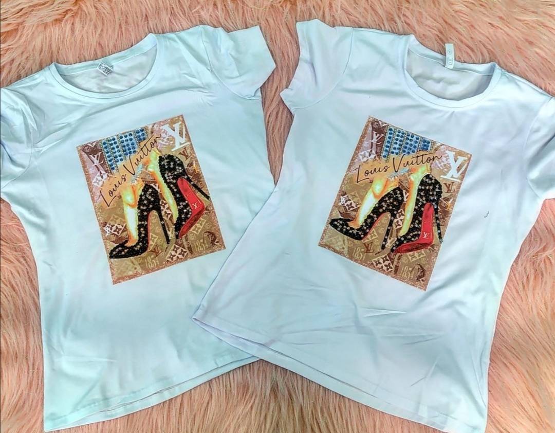 Camiseta Decorada en Pedreria Fina, Perlas y Moños | Moda Chic Bogotá