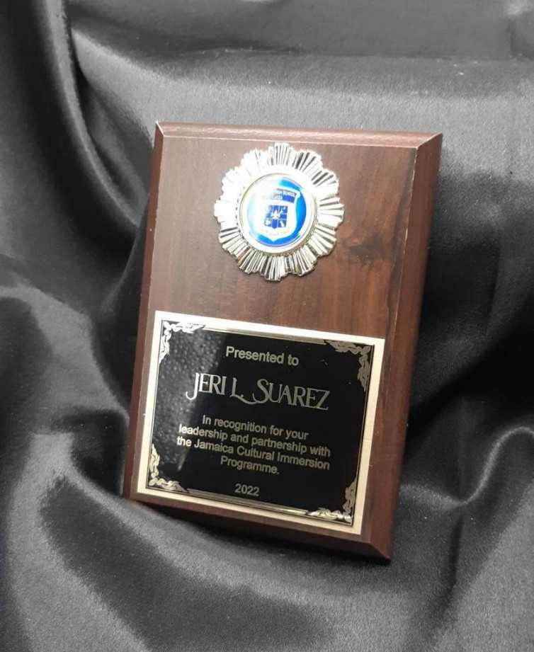 6x8 Walnut Medallion Plaque | Taylor's Artmedia Awards Limited