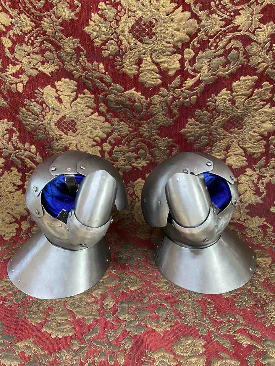 Gauntlets Model 1 | ⚒ Red Snake ⚔️ Armory