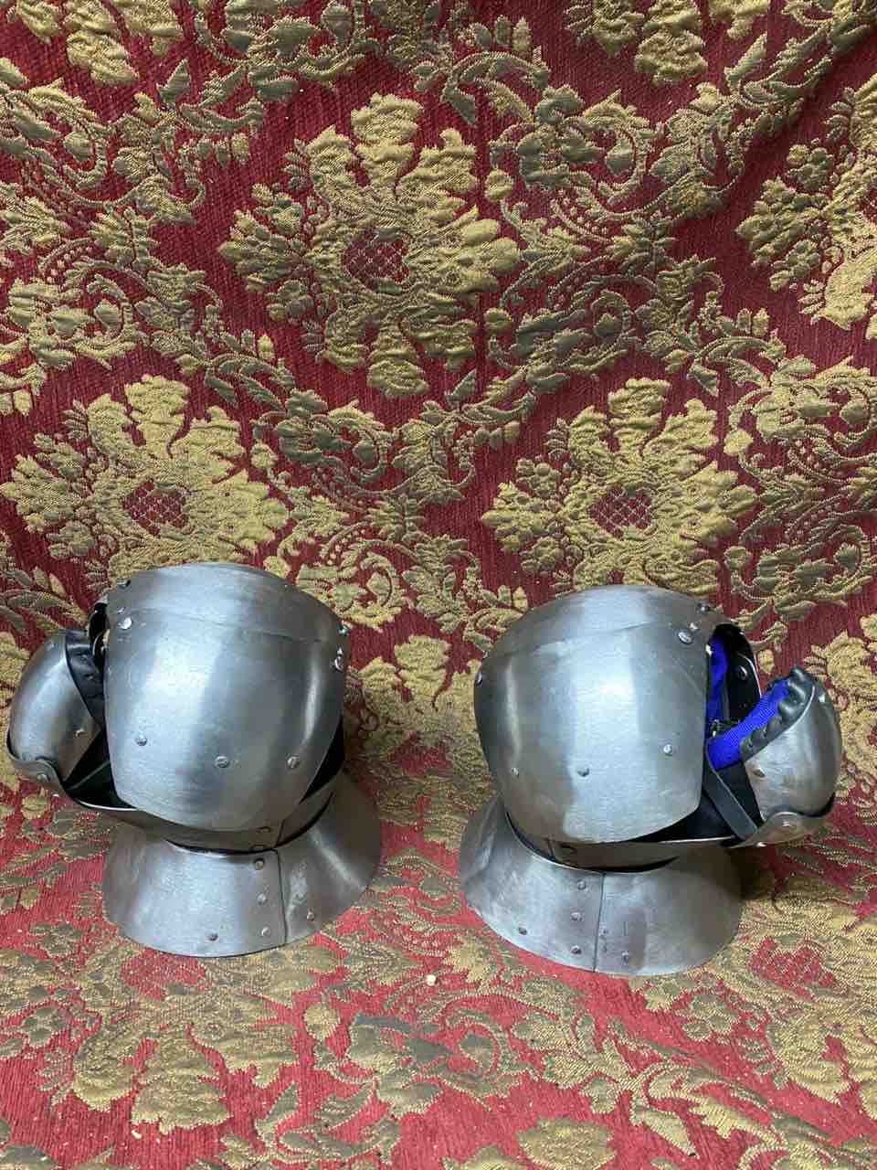 Gauntlets Model 1 | ⚒ Red Snake ⚔️ Armory