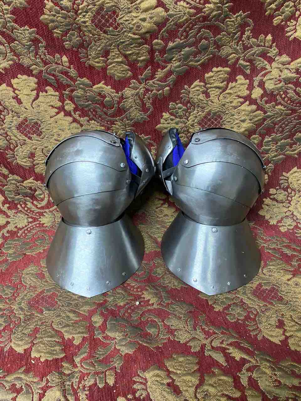 Gauntlets Model 1 | ⚒ Red Snake ⚔️ Armory