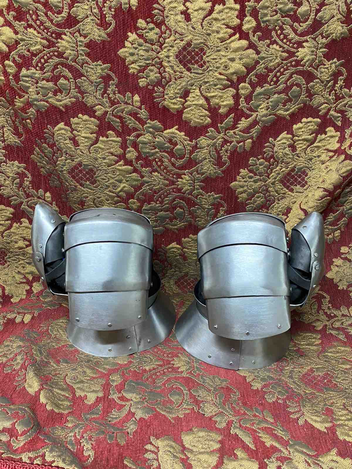 Gauntlets Model 5A | ⚒ Red Snake ⚔️ Armory