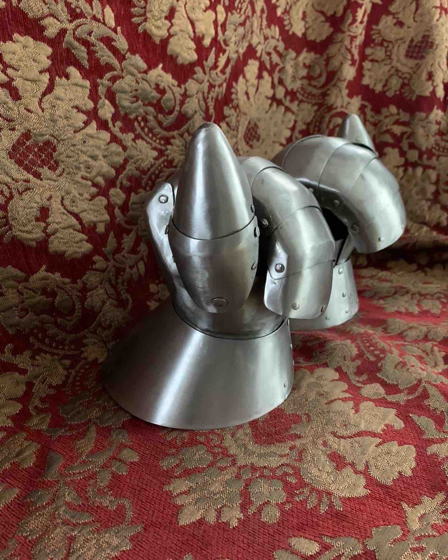 Gauntlets Model 3A | ⚒ Red Snake ⚔️ Armory