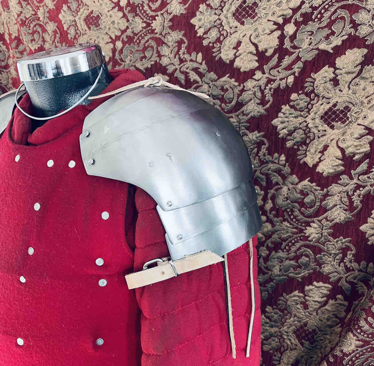 Shoulders | ⚒ Red Snake ⚔️ Armory