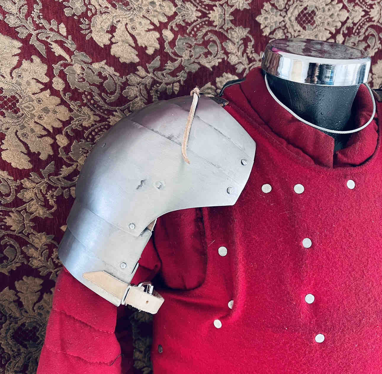 Shoulders | ⚒ Red Snake ⚔️ Armory