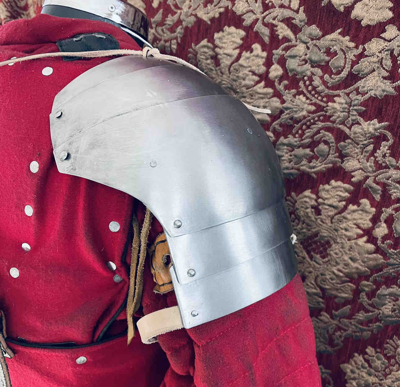 Shoulders | ⚒ Red Snake ⚔️ Armory