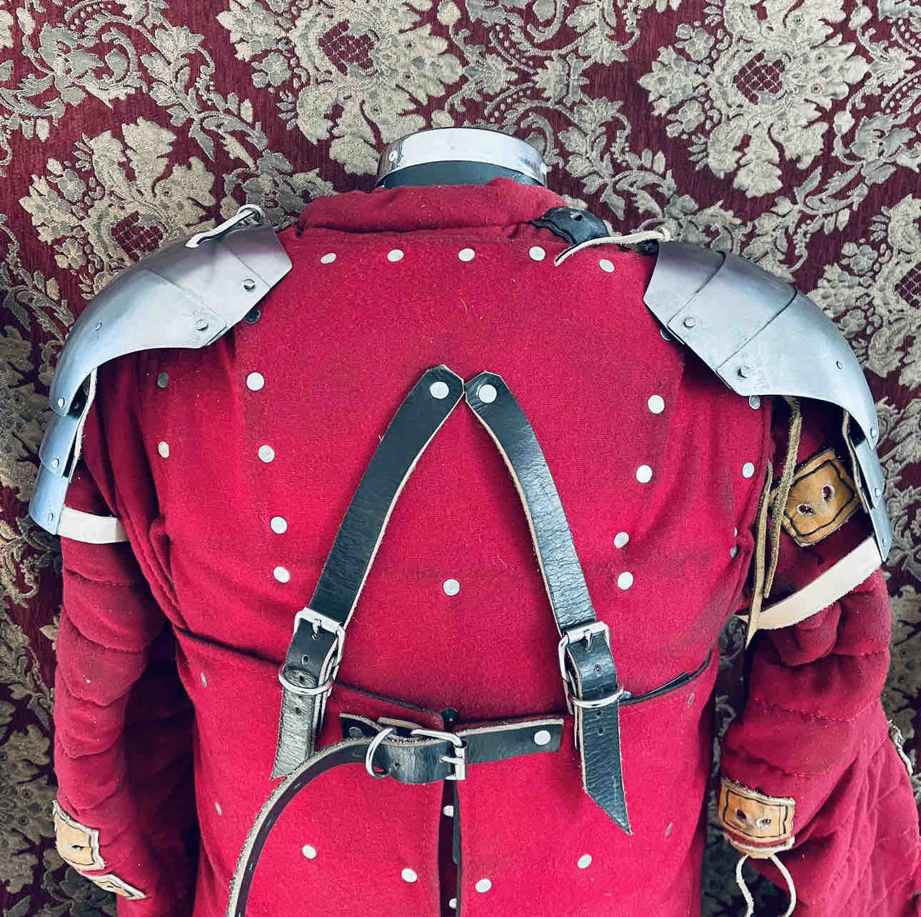 Shoulders | ⚒ Red Snake ⚔️ Armory