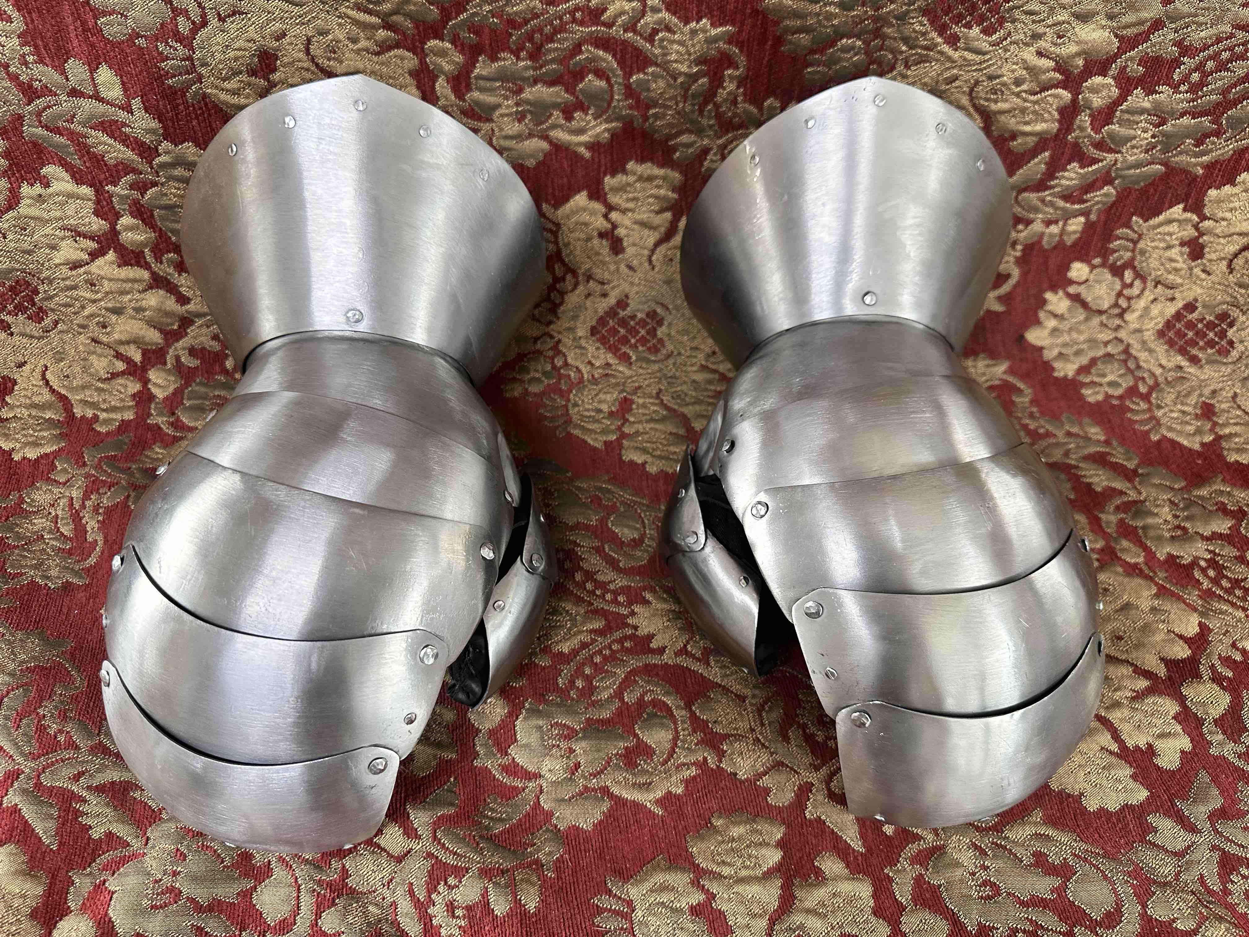 Gauntlets Model 1 | ⚒ Red Snake ⚔️ Armory