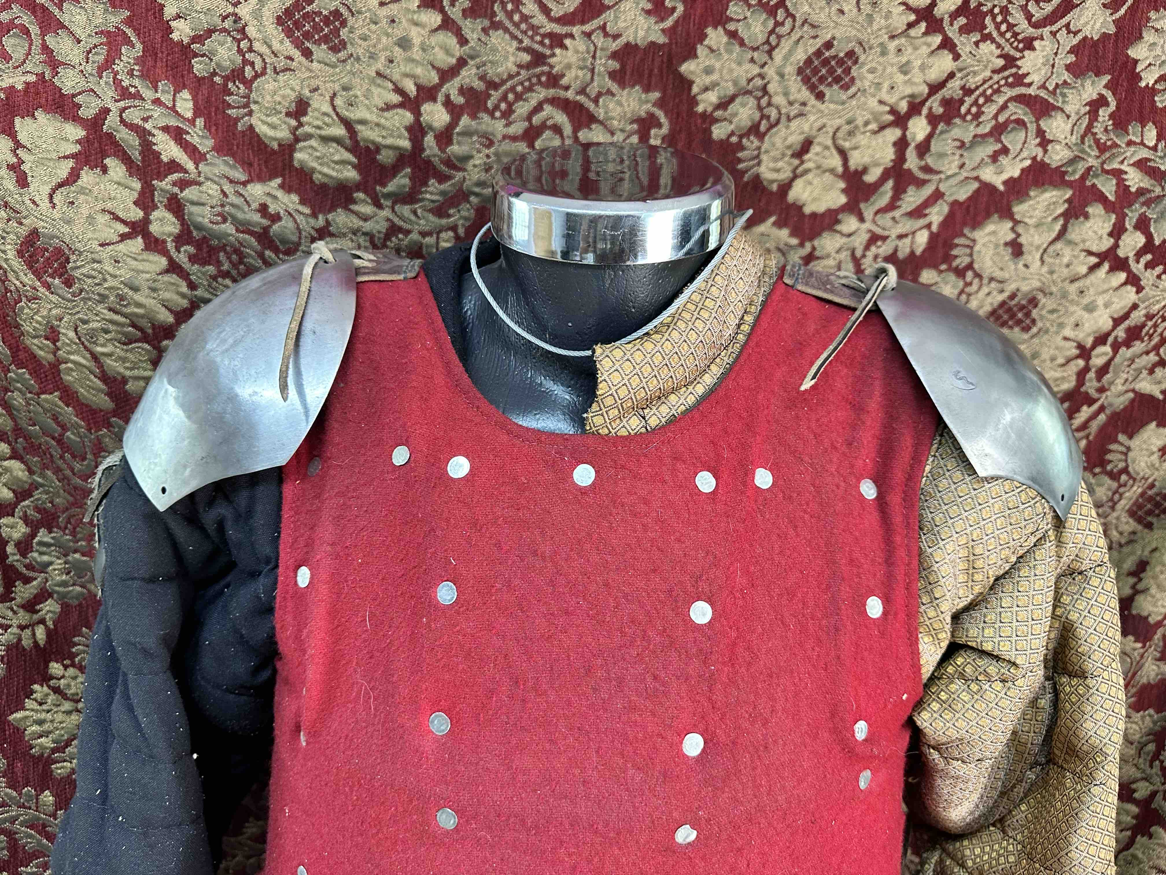 Shoulders | ⚒ Red Snake ⚔️ Armory