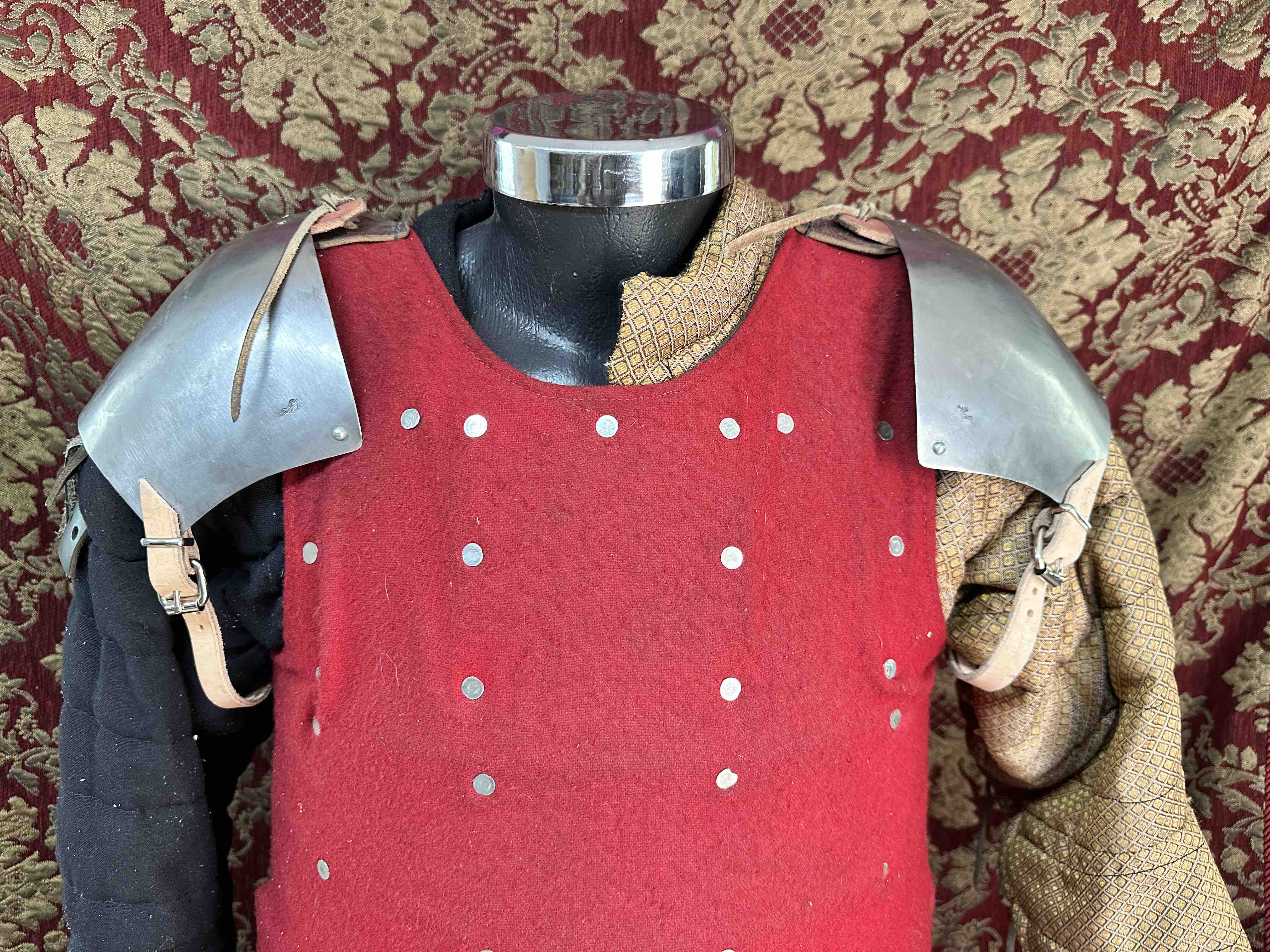 Shoulders | ⚒ Red Snake ⚔️ Armory
