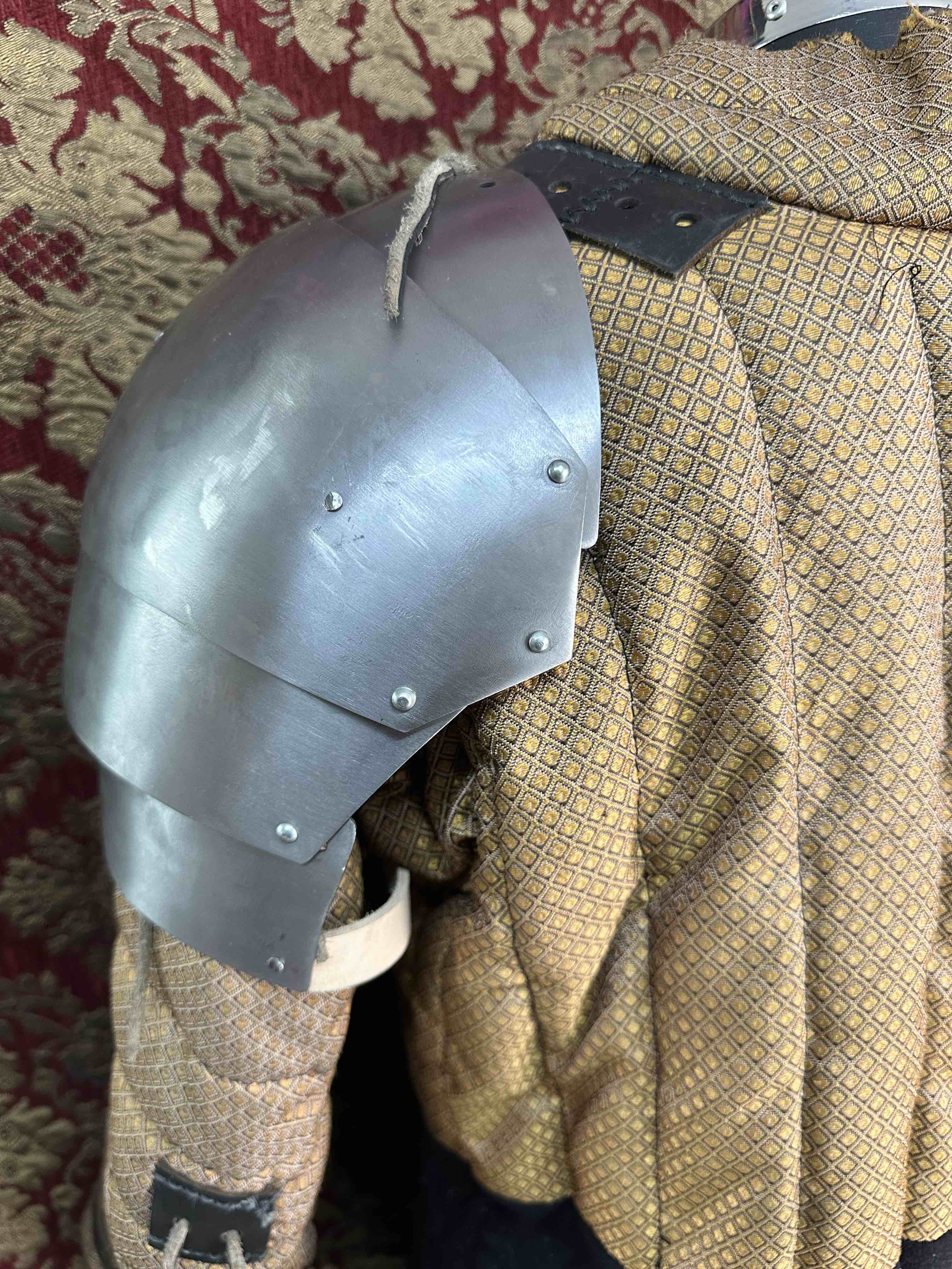 Shoulders | ⚒ Red Snake ⚔️ Armory