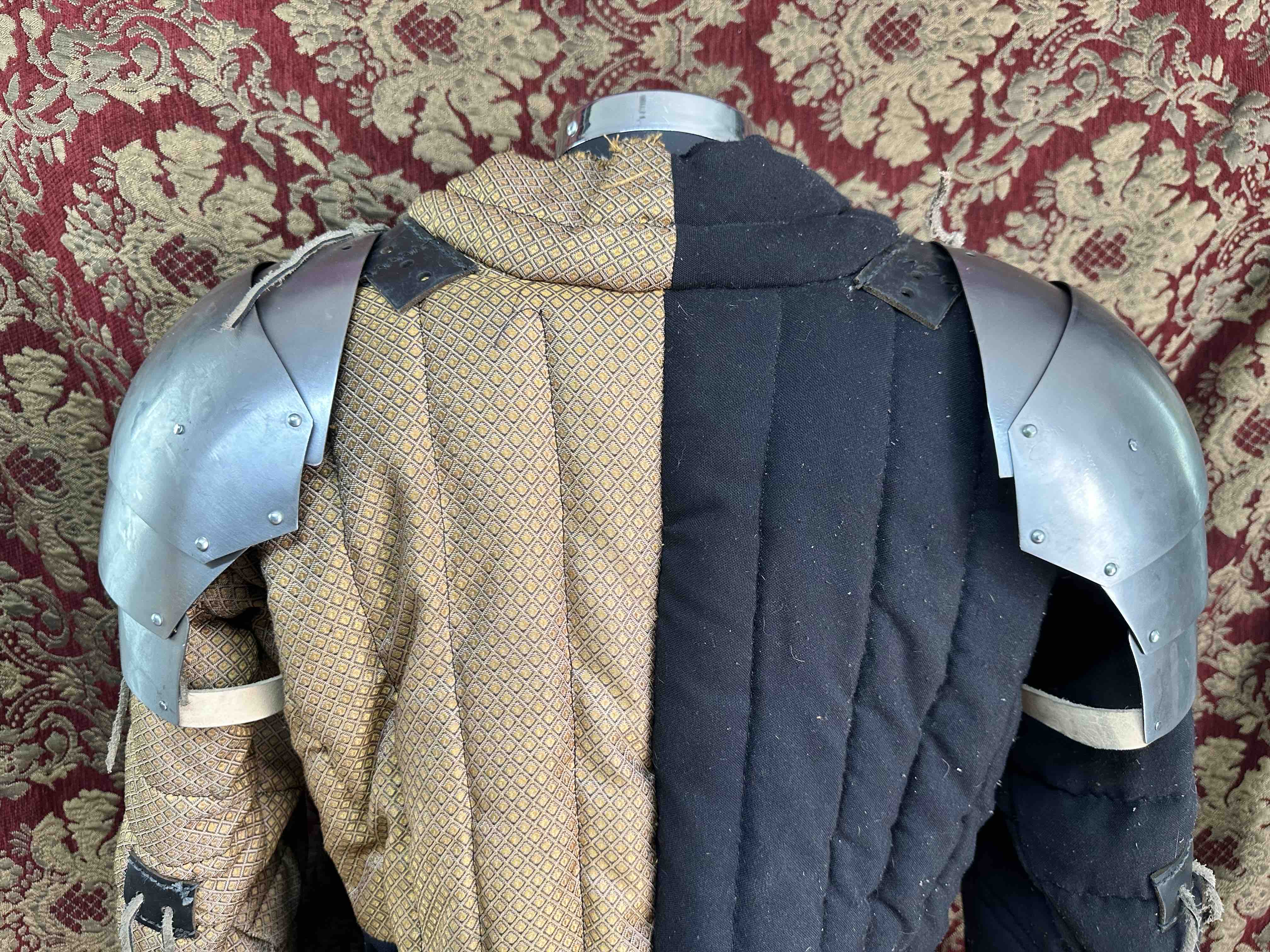 Shoulders | ⚒ Red Snake ⚔️ Armory