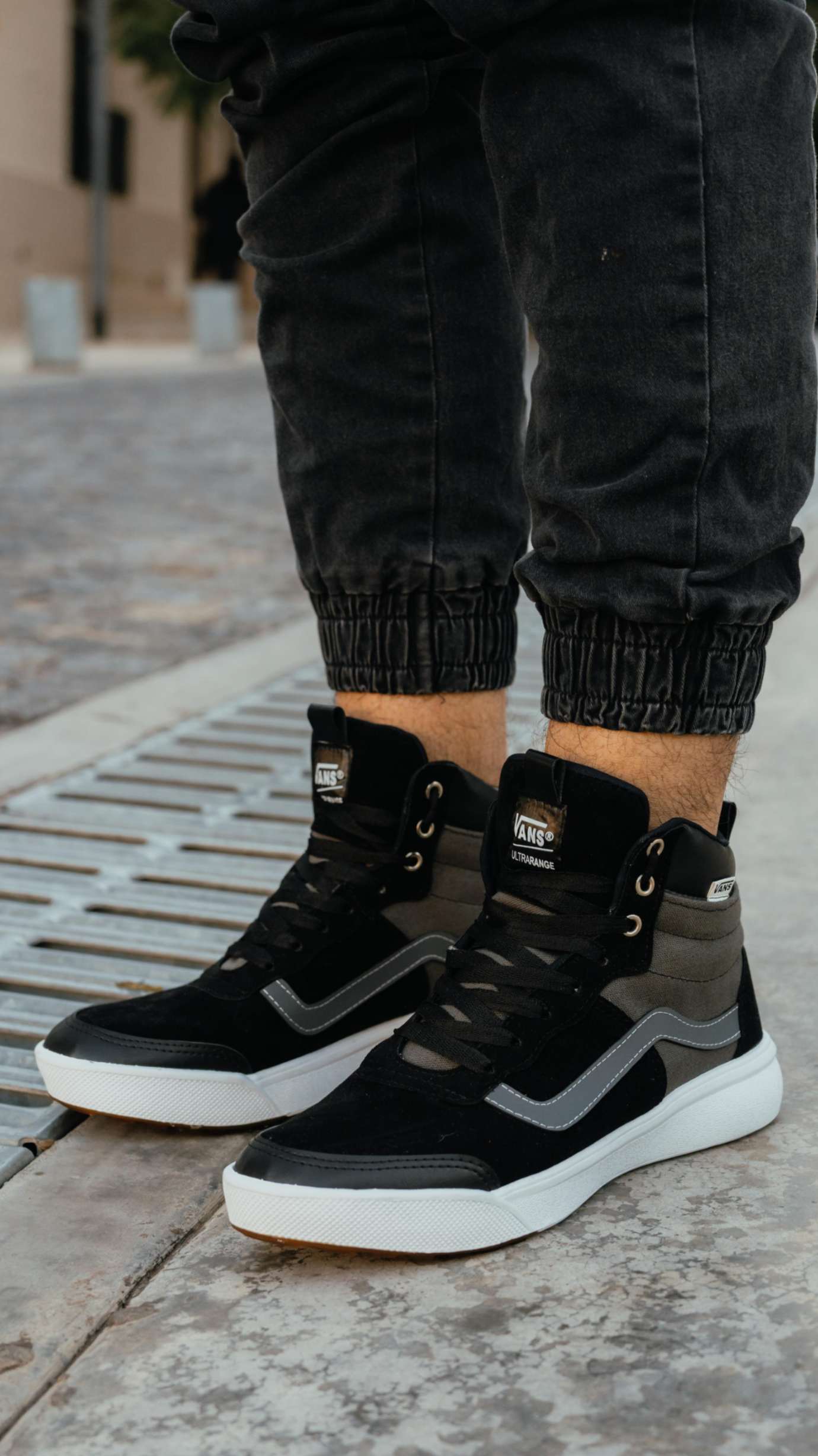 Vanz Bota Ultrarange 35al44 negro gris | Aleja Mayorista