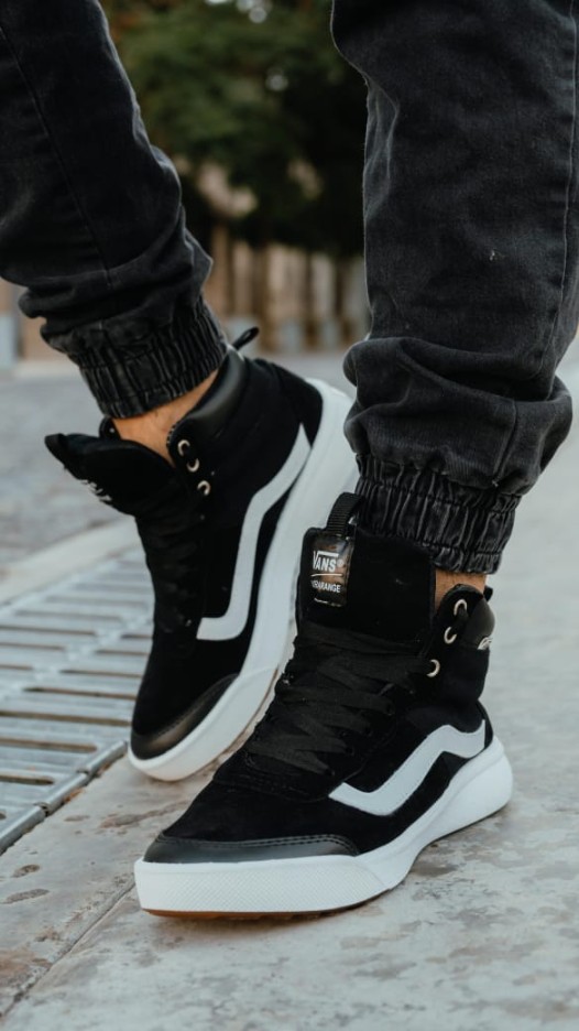 Vanz Bota Ultrarange 35al44 negro blanco | Aleja Mayorista