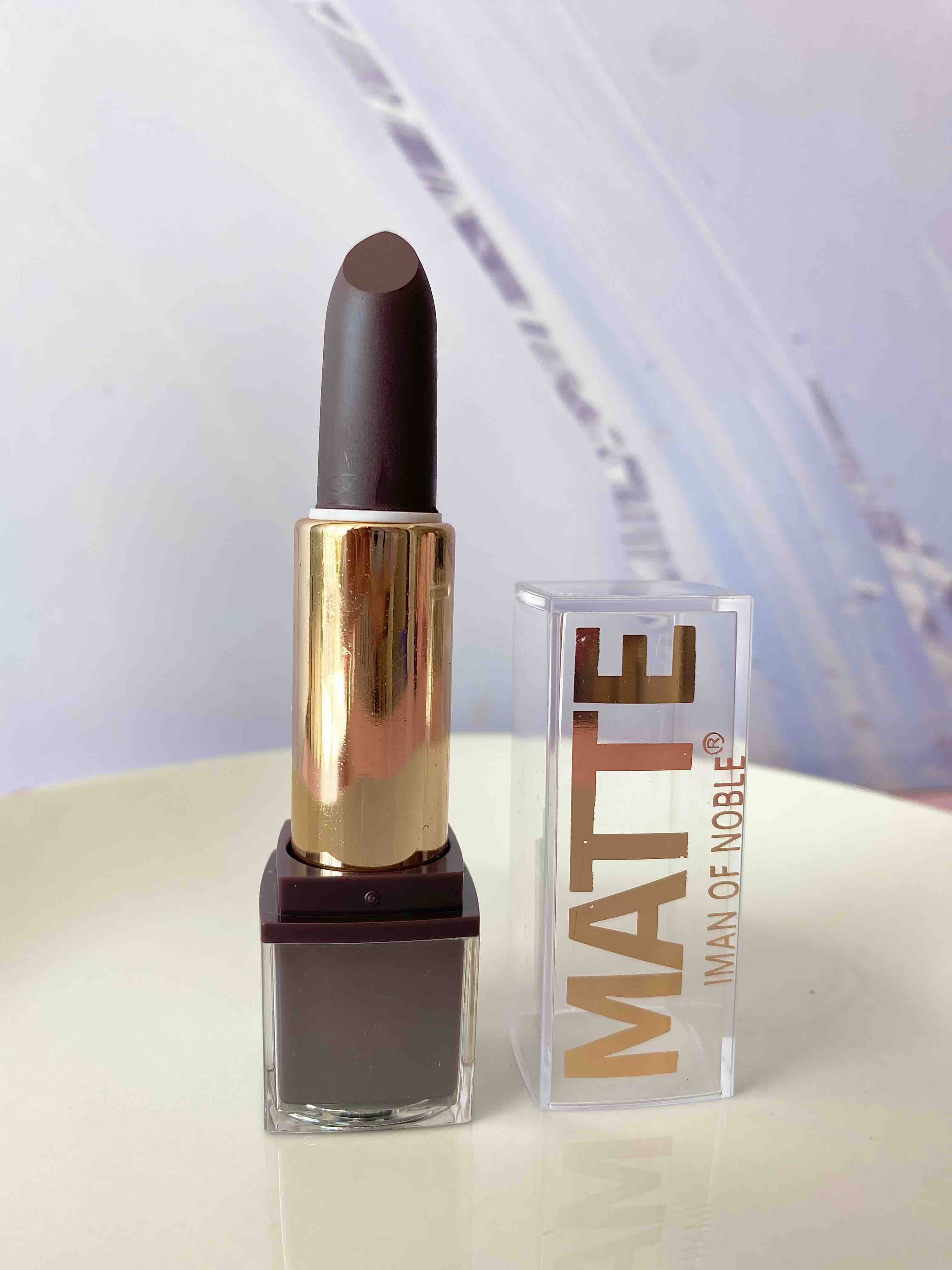 labial en barra caja café ref 02 | Mao cosmetics