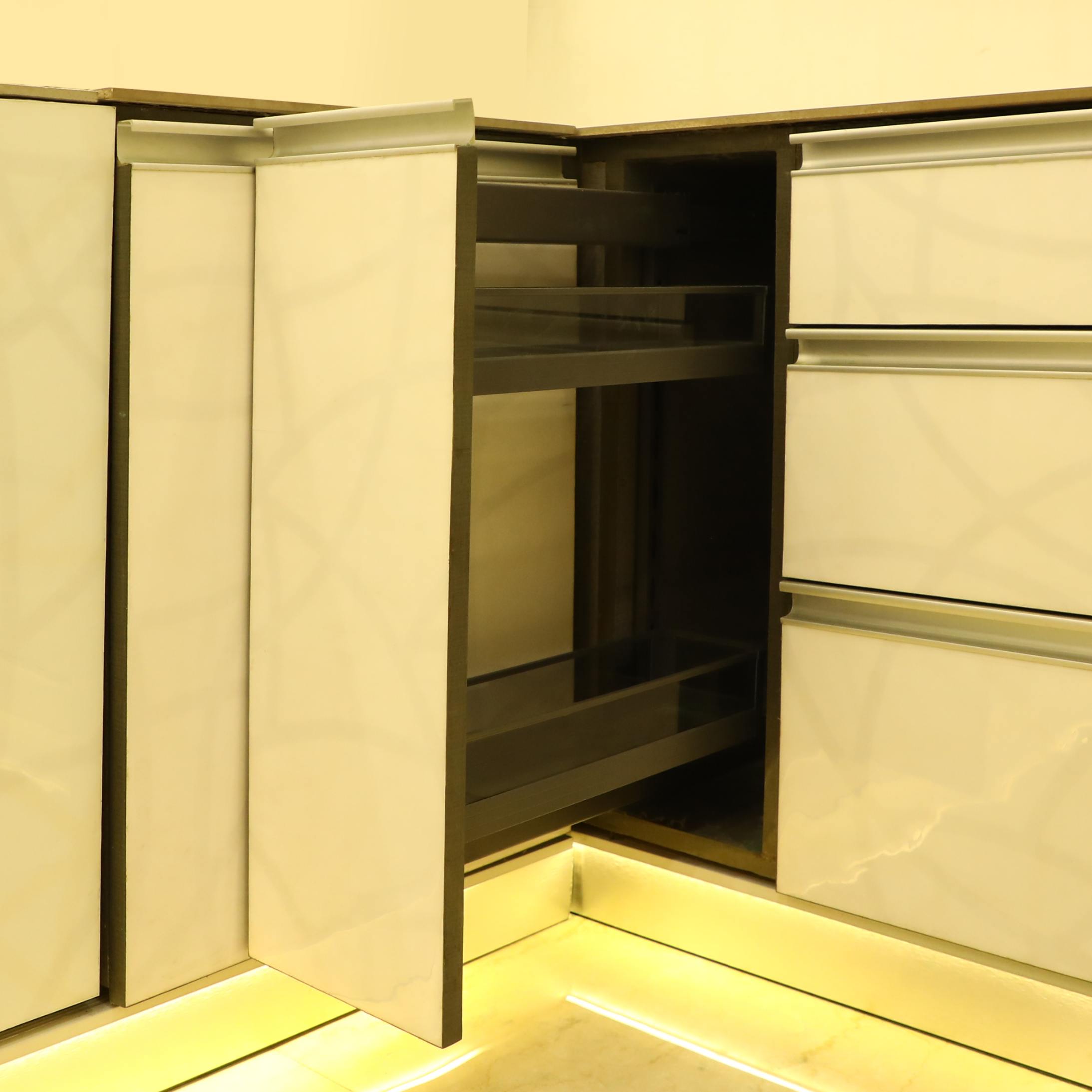 Bottle Pullout | Avocetmobily