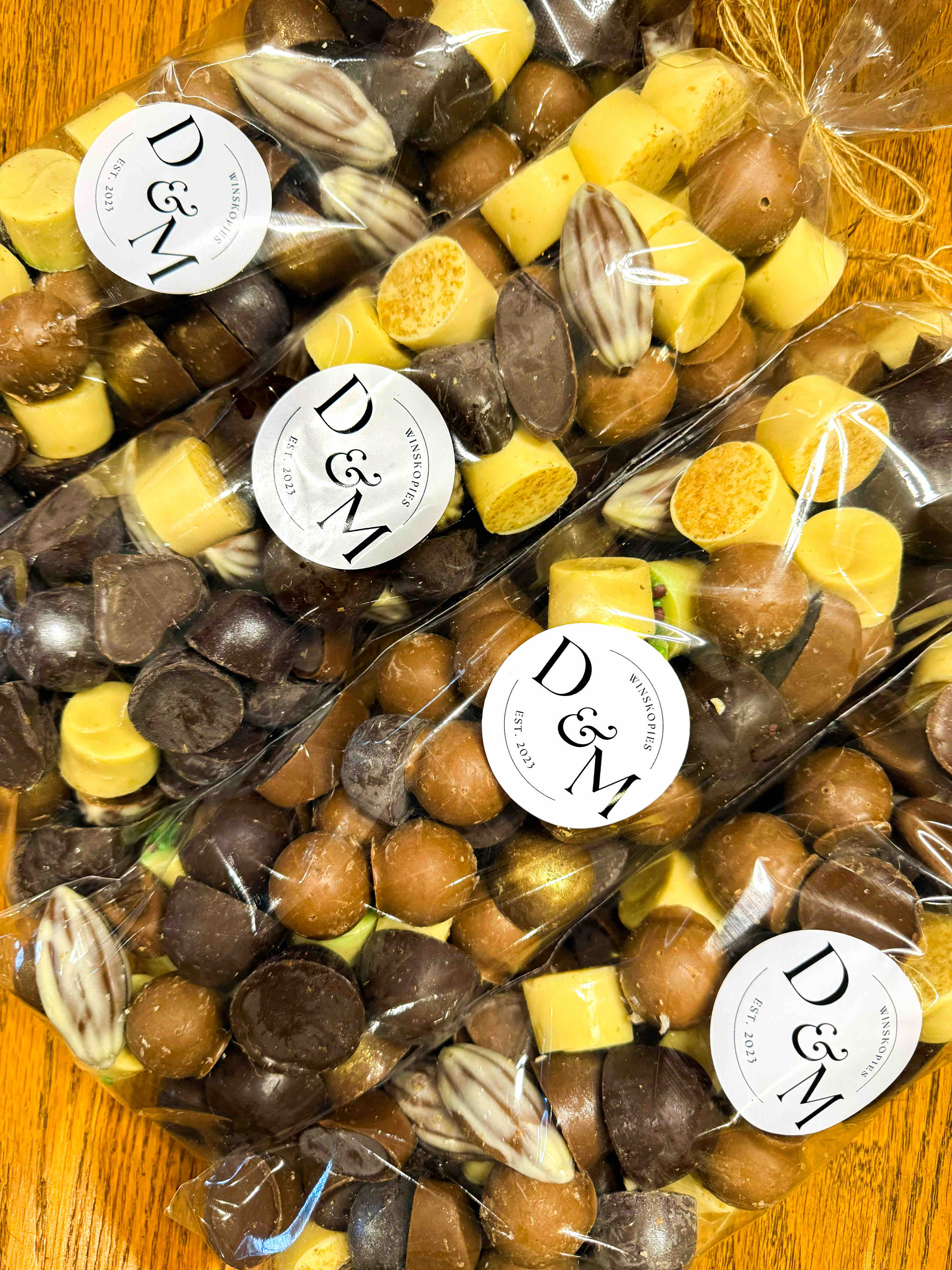 Woolies Sjokolade 1kg | Devon & Monique Winskopies